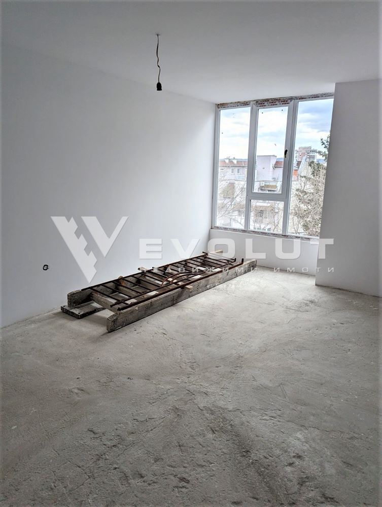 EVOLUT - Тристаен тухлен апартамент в района на Зимно Кино Тракия, Варна