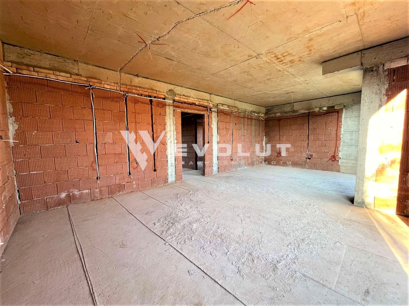 EVOLUT - Новострояща се модерна къща с отлична локация в с. Кичево