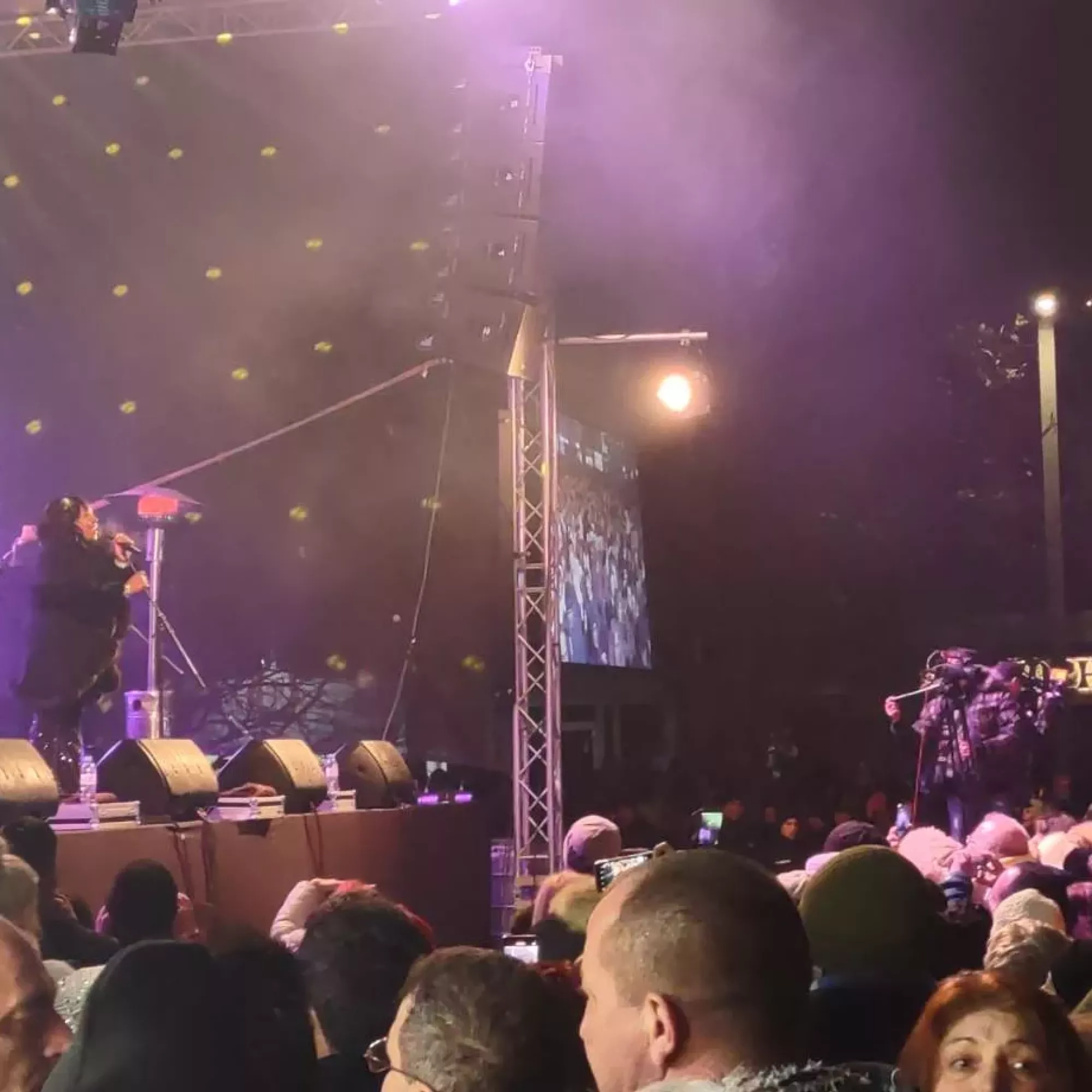 Шампанско-купонът в Бургас е на макс Видео и Снимки/